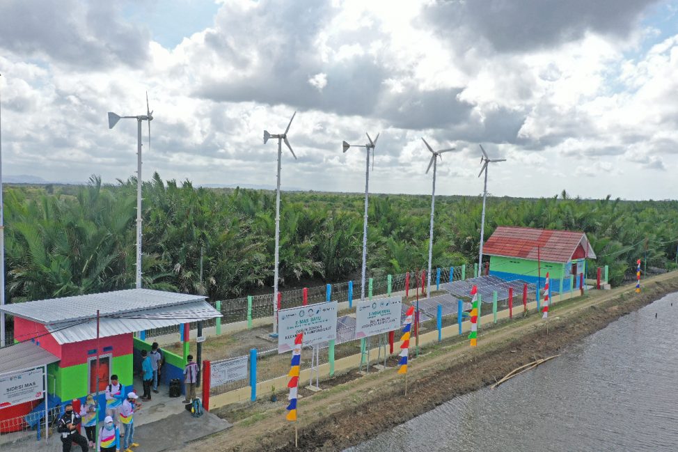 Solar and wind power opens isolation of villages in Java - tanahair.net